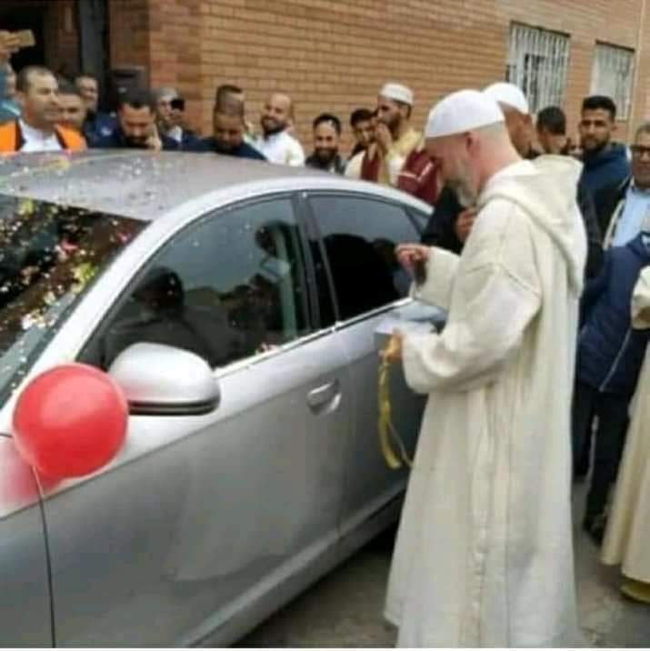 Spanish Muslims Present Their Imam A Luxury Audi-6 Car As Ramadan Gift ...